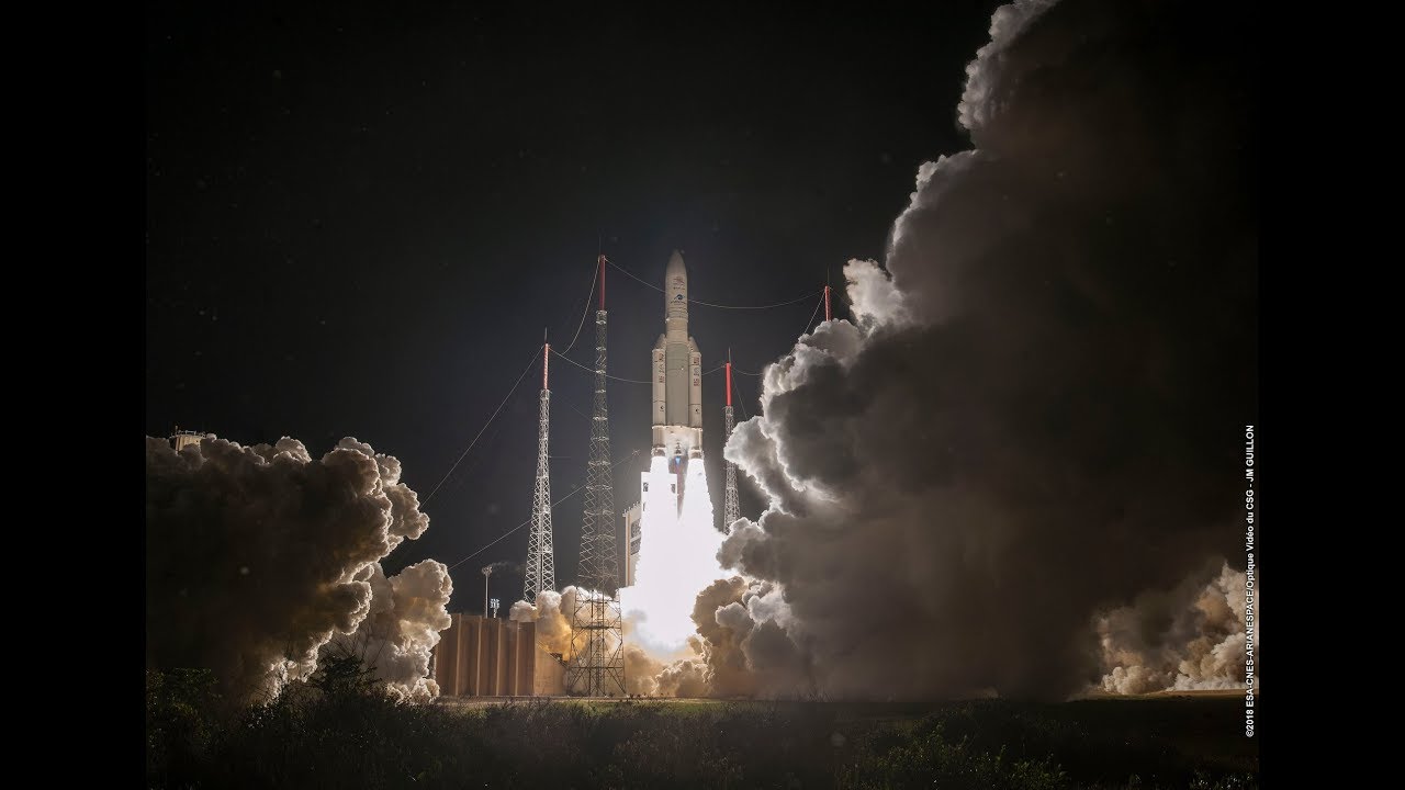 Sorotan roket Ariane 5 ECA melancarkan prob angkasa BepiColombo ke ...