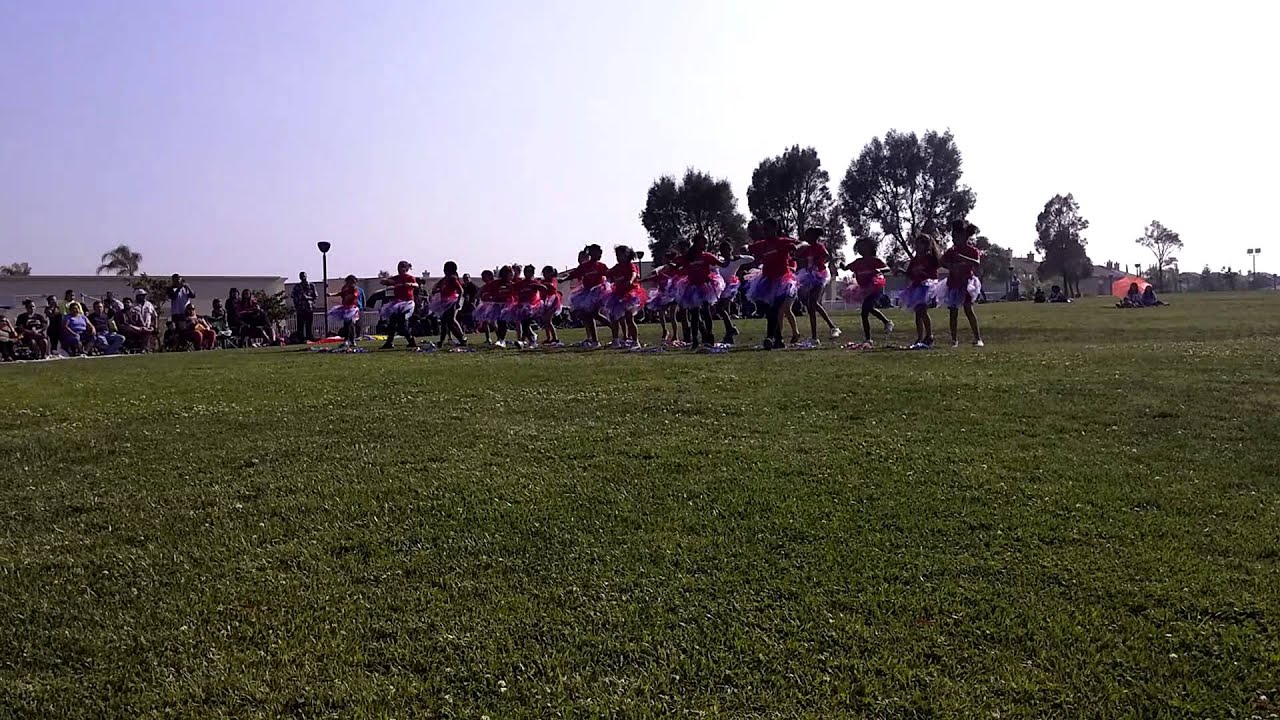 La Jolla Elementary cheer team at Towngate Park - YouTube