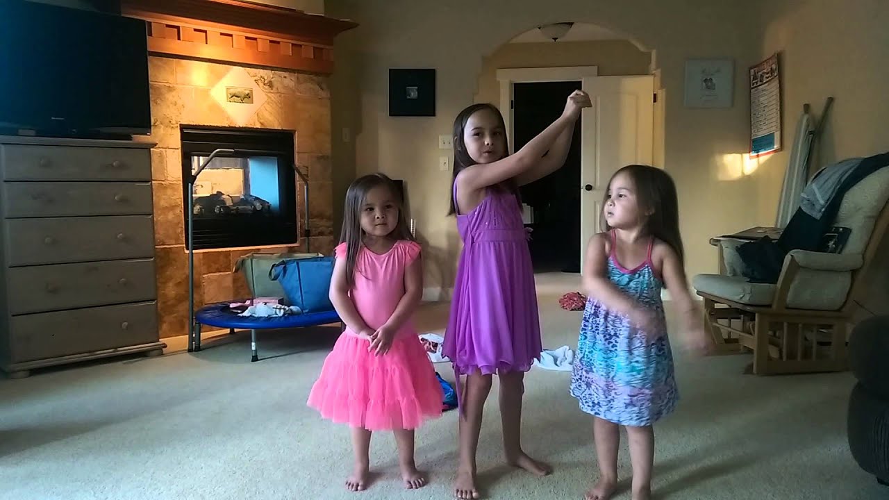 The Trio, Sadie, Tay and Sam Sing Let It Go - YouTube