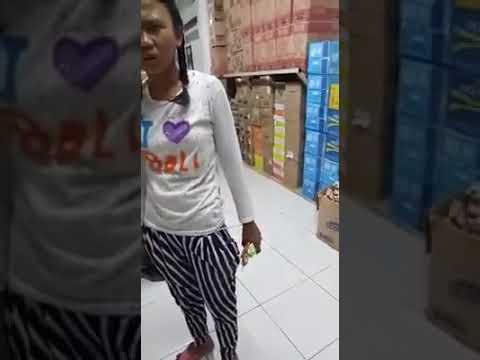 Nyolong kok di Alfamart