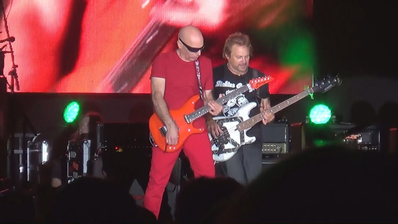 Chickenfoot - Sexy Little Thing - Las Vegas 10-18-14 - YouTube