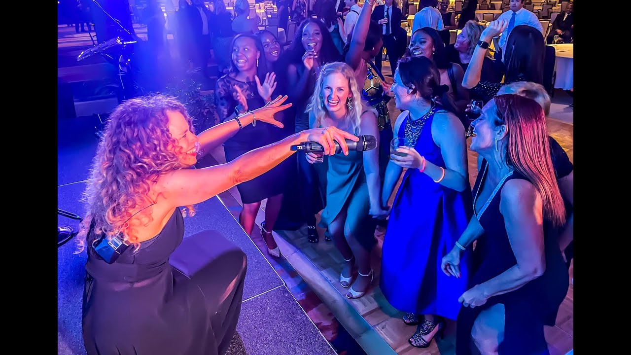 Groove Audience Sweet Caroline NYE - YouTube