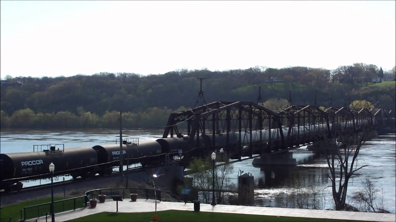 Dubuque, Iowa - Train Over Mississippi Bridge - May 6, 2011 - YouTube