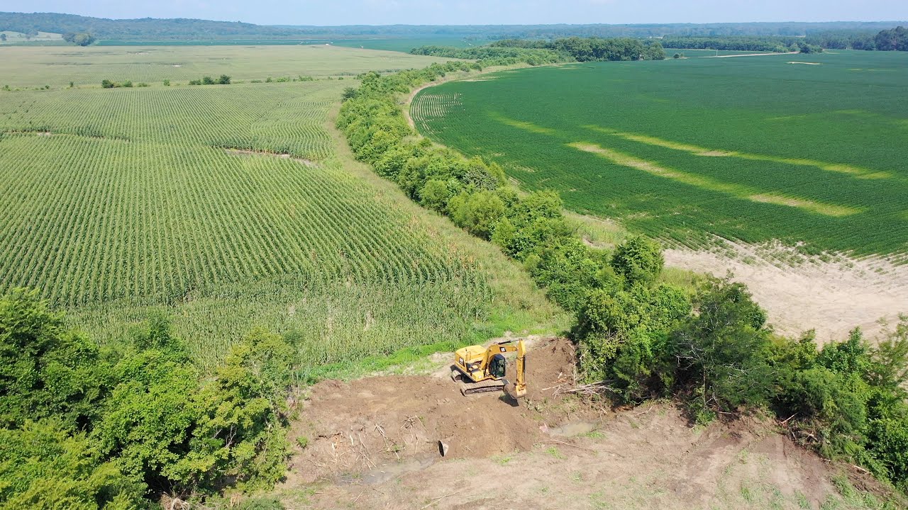 DIRT WORK TODAY ON THE FARM - YouTube