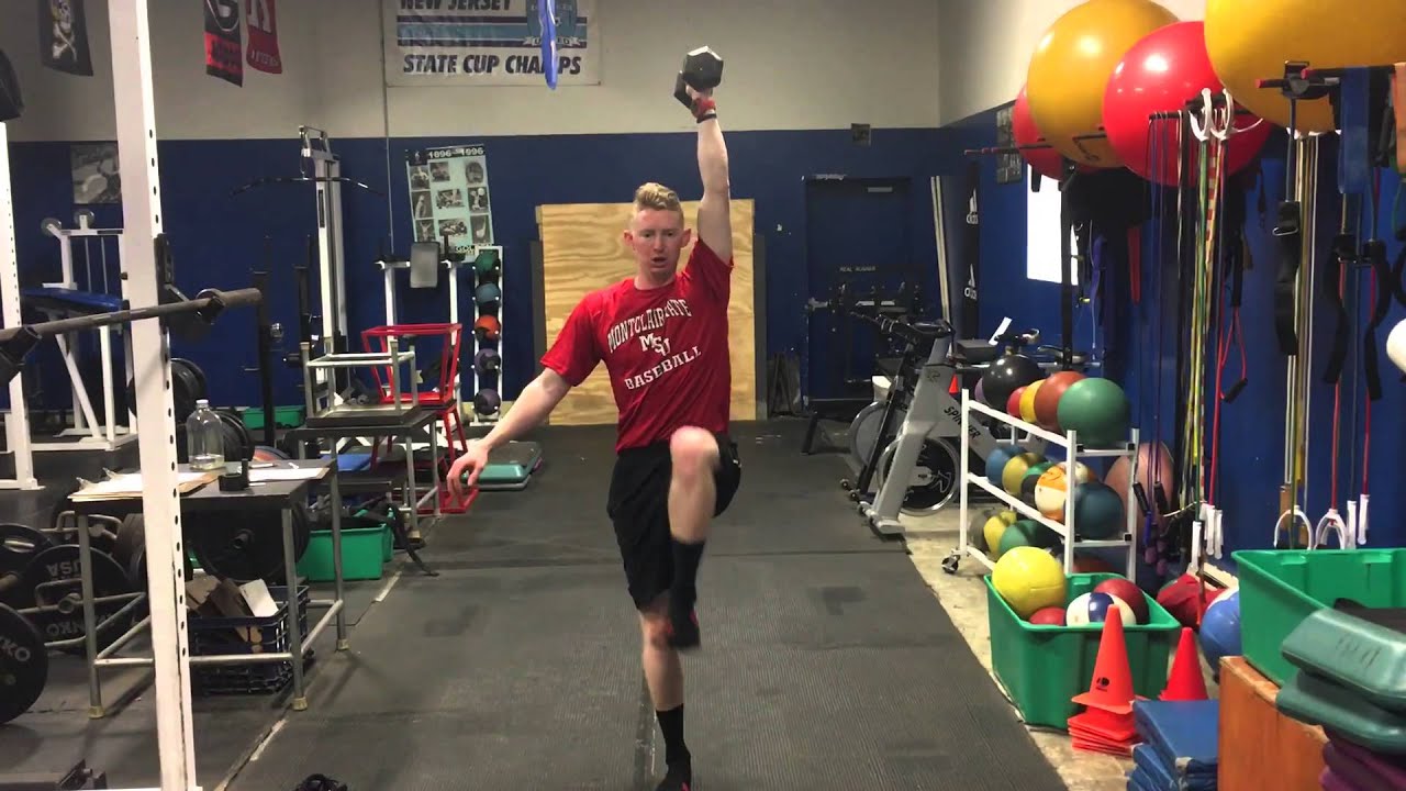 Overhead Reverse Lunges w/Knee Drive - YouTube