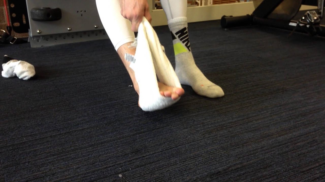 Towel resisted plantar flexion - YouTube