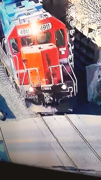 GT locomotive close call!!! - YouTube