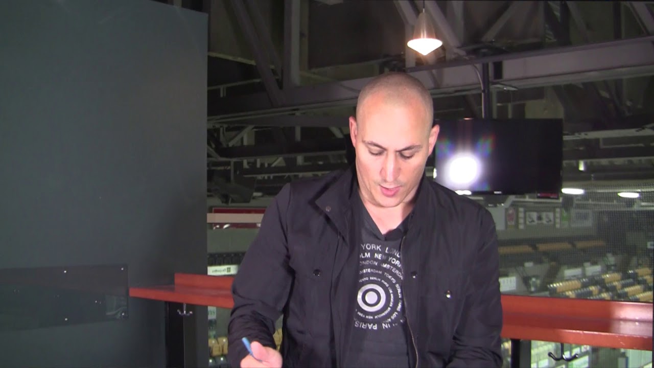 Entrevue avec Louis Robitaille - YouTube