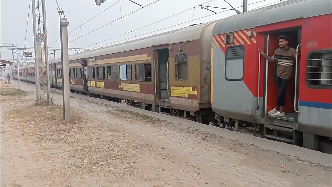 Wap 4 Locomotive Pull LTT Chhapra Special Express at Govindpuri - YouTube