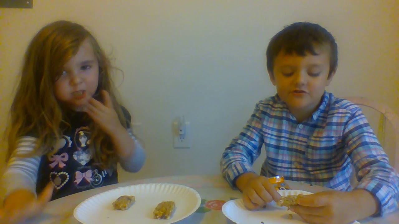 Picky Eaters Try New foods Challenge - YouTube