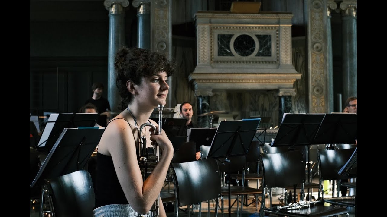 John Mackey: Aurora Awakes • Swiss Symphonic Wind Orchestra & Niki Wüthrich, Dirigent - YouTube