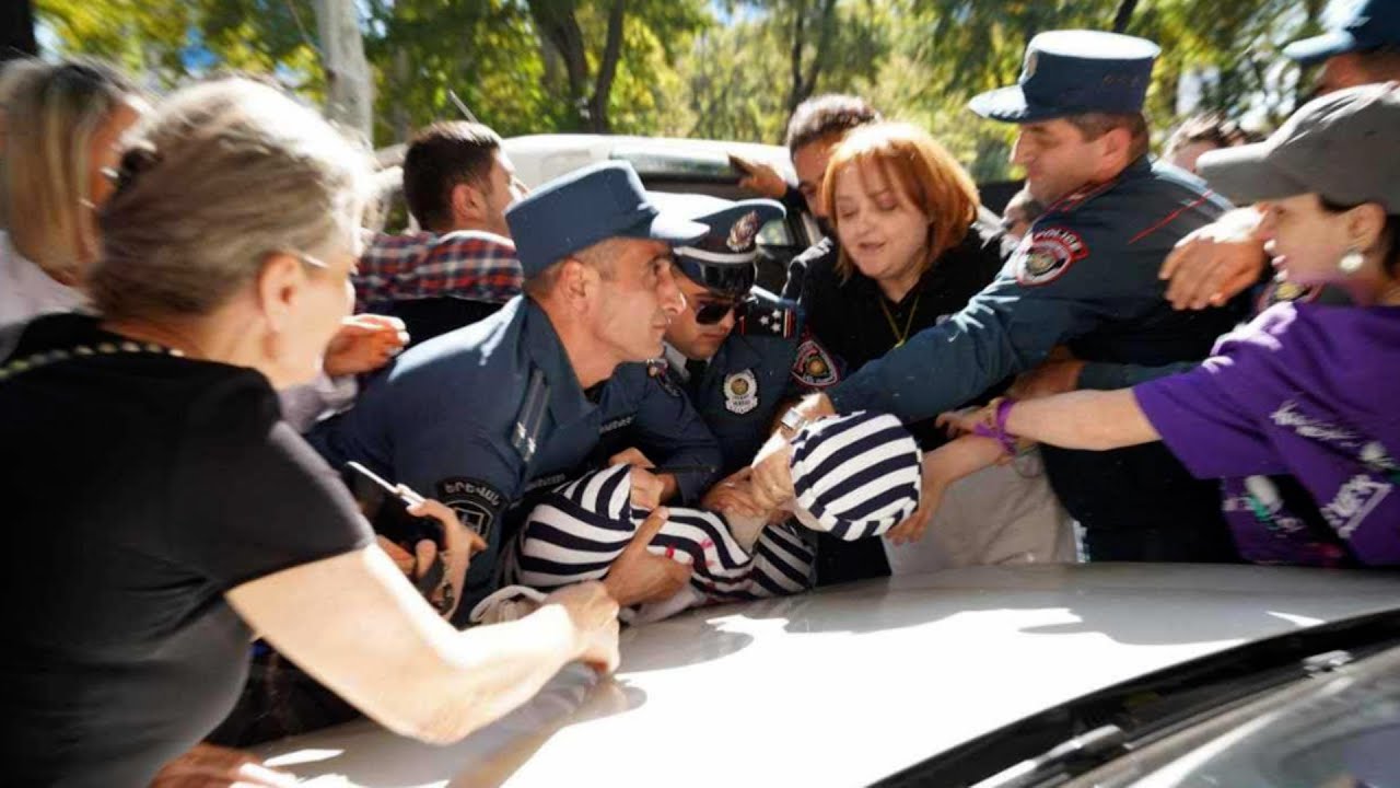 Լարված իրավիճակ ոստիկանների և ցուցարարների միջև Youtube