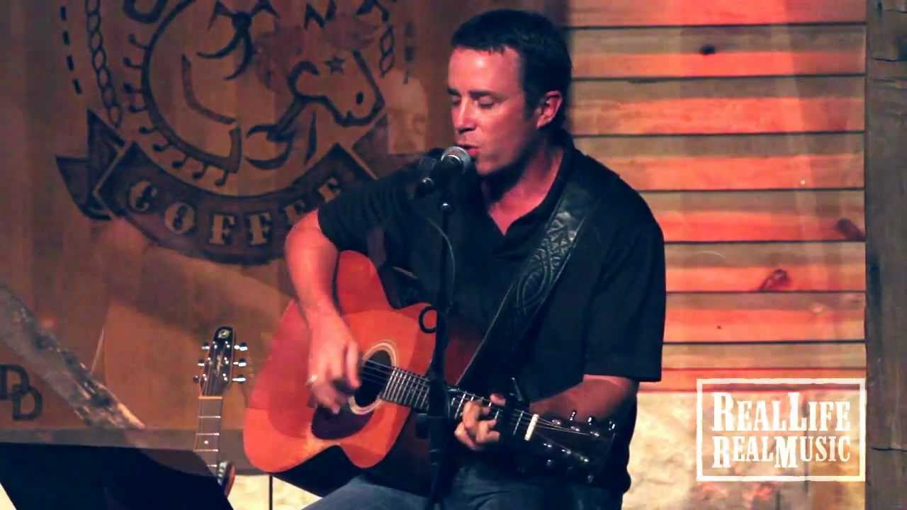 Andrew Quinn - "One Light Town" Live at Dosey Doe - YouTube