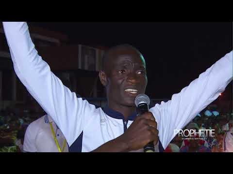 INCROYABLE !!! IL DÉFI LE MONDE DES TÉNÈBRES ET RÉVÈLE LE MAL ET LE GUERRIT