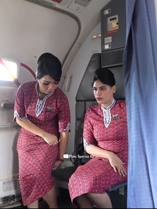 Pramugari Cantik Lion Air Duduk dan Memakai Sabuk Pengaman dalam Pesawat🥰🥰 - YouTube