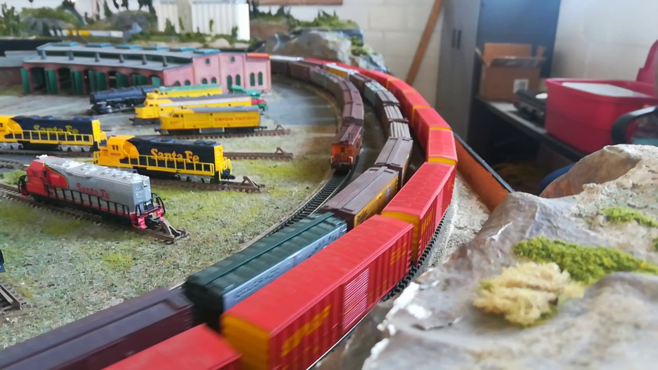 N Scale SPSF Boxcar Train, Santa Fe Mixed Freight, and Southern Pacific ...