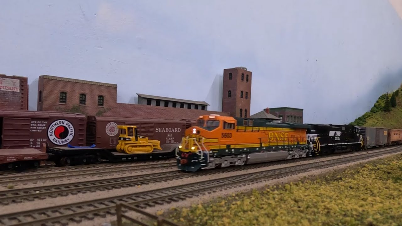 Realistic HO Scale BNSF And NS Freight train Part 2 - YouTube