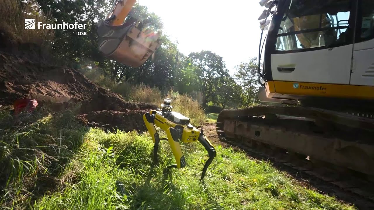 Autonomous excavator ALICE with its robotic companion Spot - YouTube