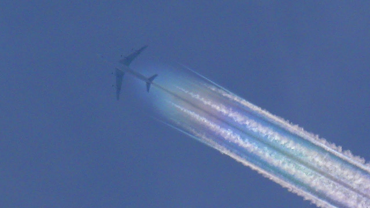 Swiss Airbus A340 Rainbow Contrails - YouTube
