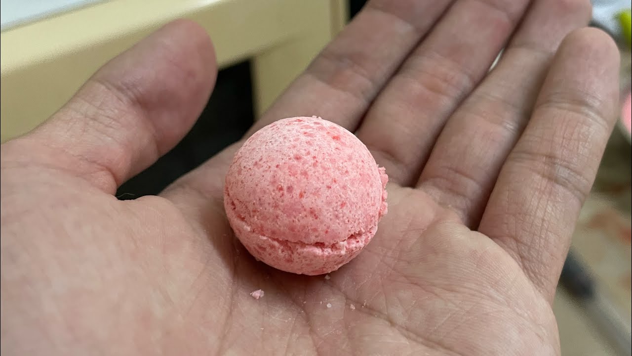 Making bath bomb ( Chemistry in the kitchen experiment ) - YouTube