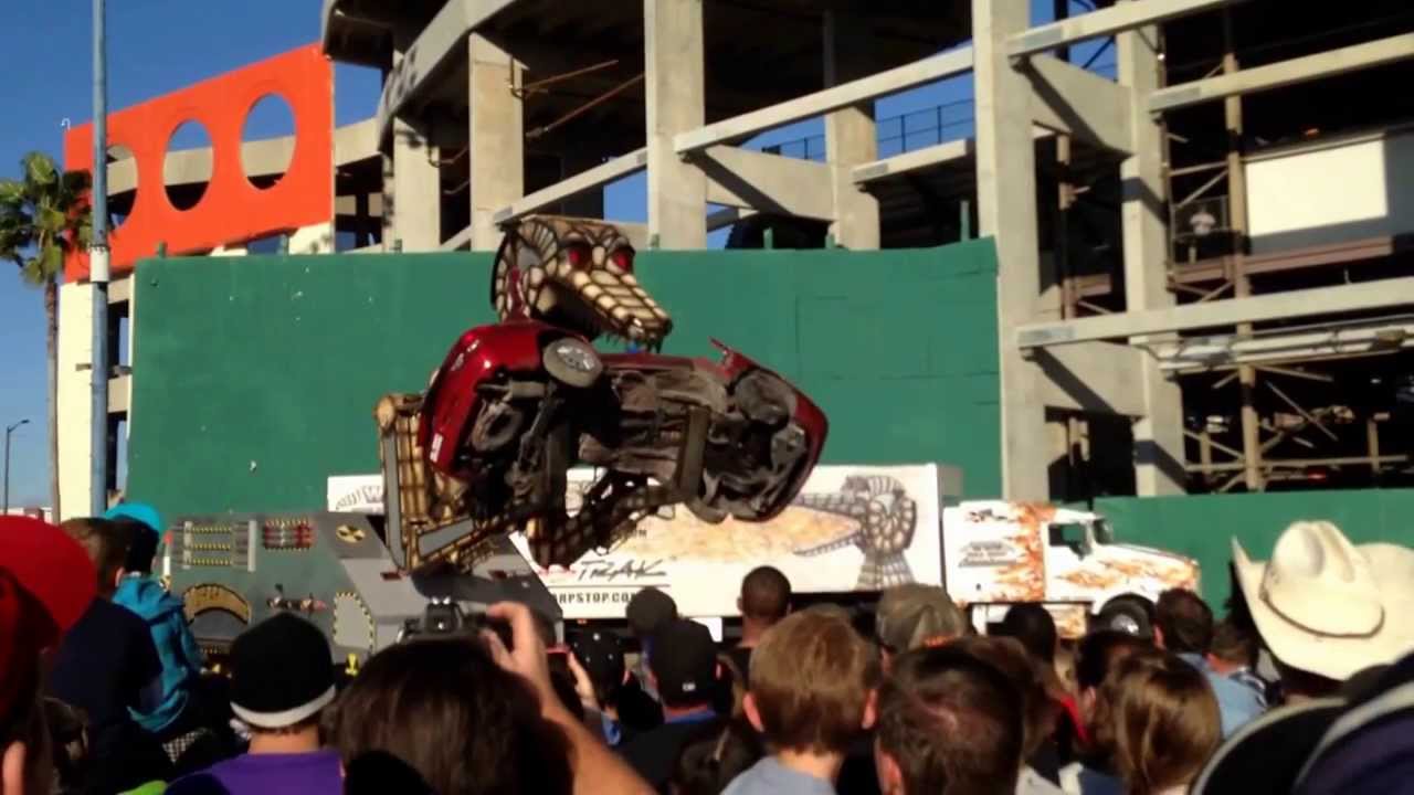 Megasaurus at Monster Jam 2014 - YouTube