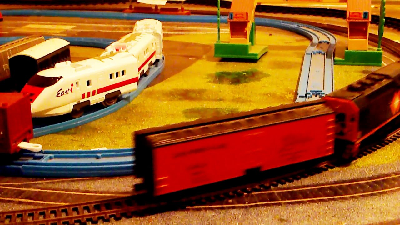 Saturday Night Trains around Adelaide - HO Scale - YouTube