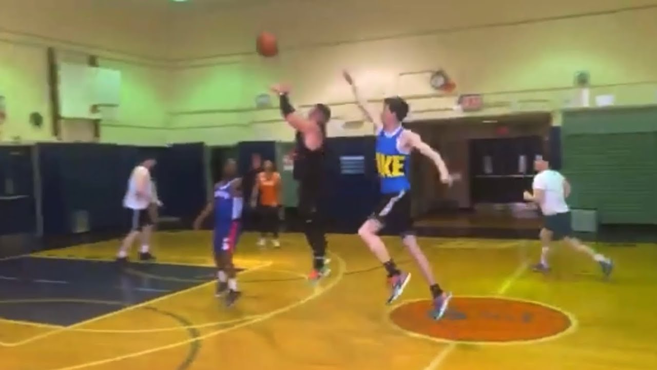 Hoopin in the Nike Lebron 20 - YouTube