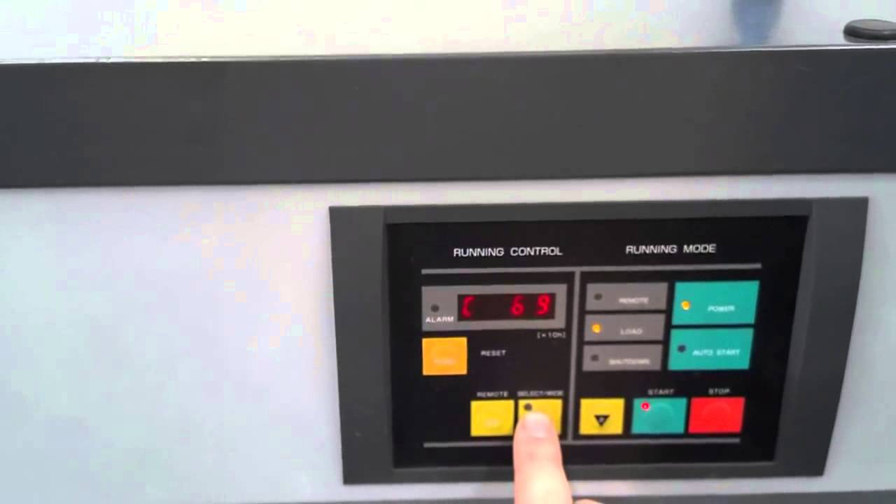 Воздушный компрессор HITACHI в демонстрационном зале ATS Pneumatics ...