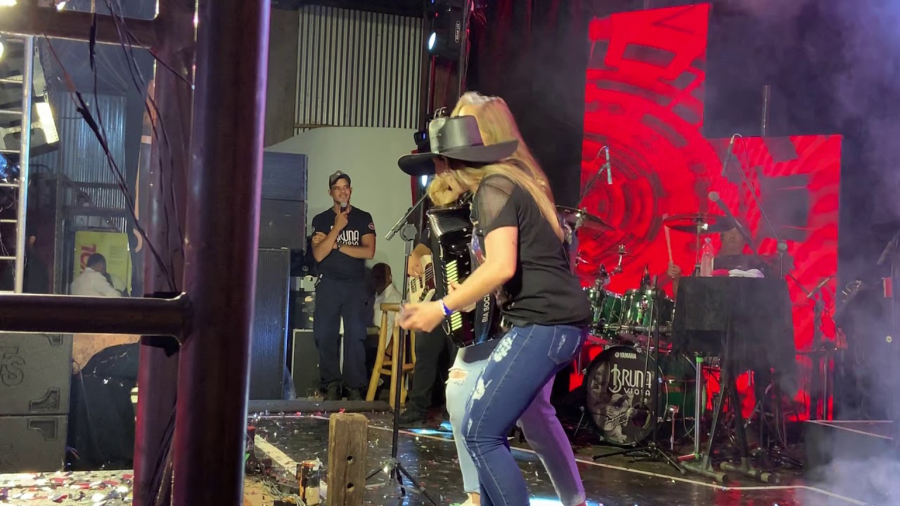 Bia Socek e Bruna Viola - A melhor violeira e a melhor sanfoneira ...