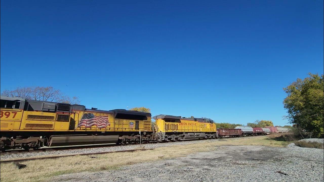 Southbound UP 8897/UP 7245, Mixed Freight Train, "Ennis Sub" Thornton,, TX 11-27-2022 - YouTube