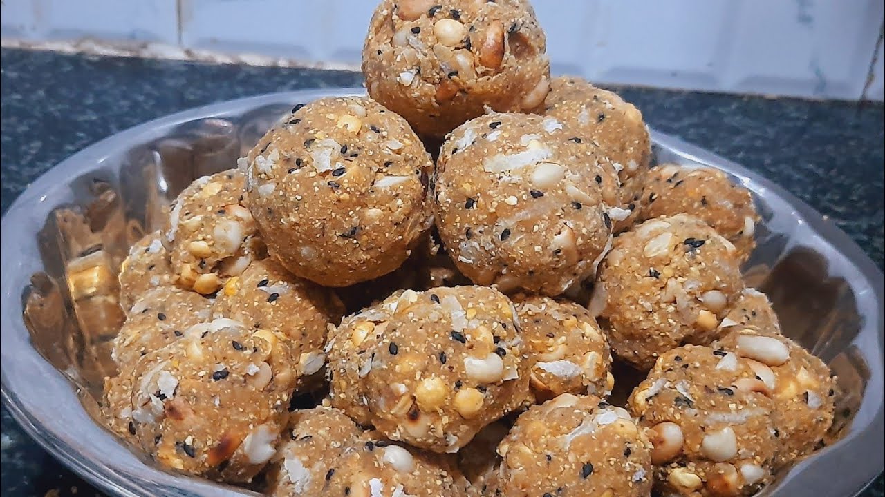 TAMBITTU (ತಂಬಿಟ್ಟು) ಸಾಂಪ್ರದಾಯಿಕ ಶೈಲಿಯಲ್ಲಿ ಮಾಡುತ್ತಿದ್ದ ವಿಧಾನ. ..ಈ ನೀವು ...