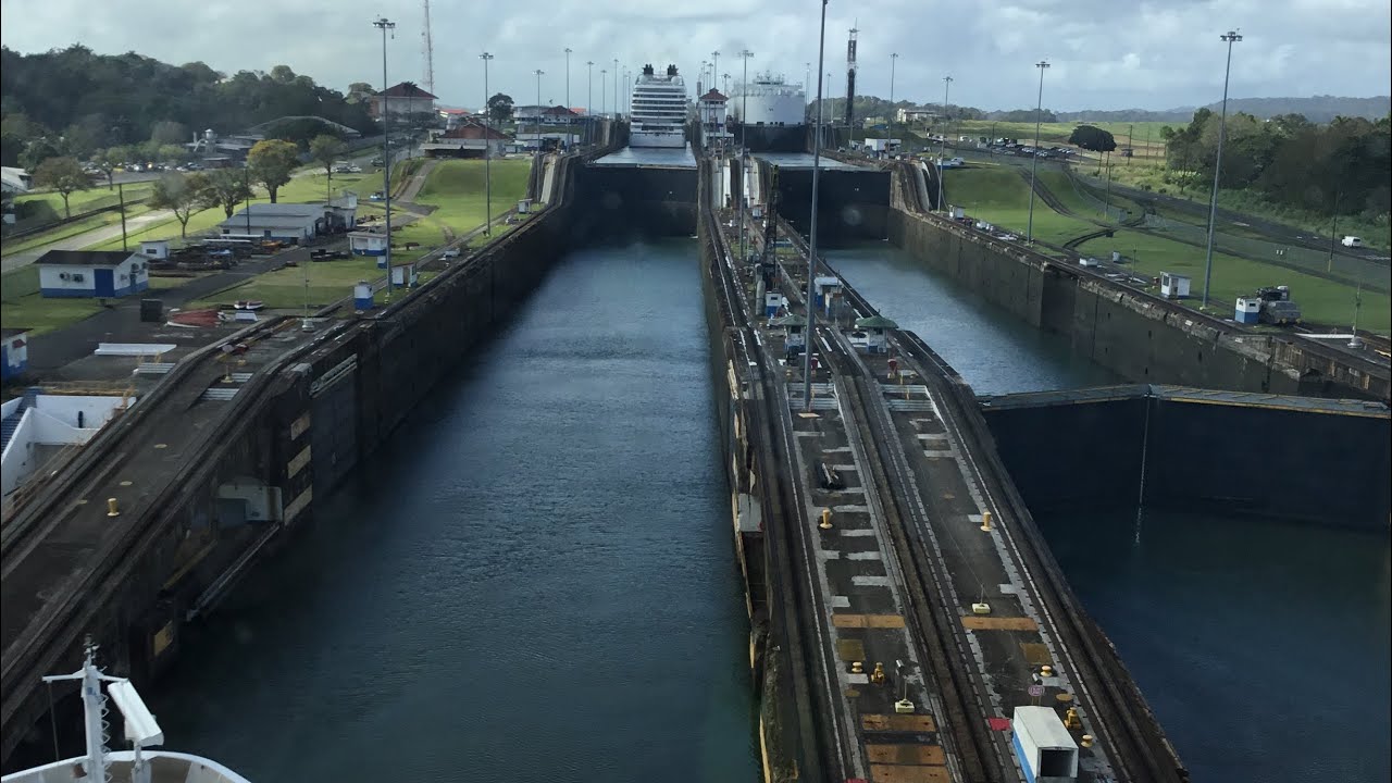 PANAMA 🇵🇦CANAL GATE OPENING | Juandering Joe - YouTube