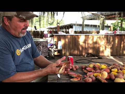 How to Eat Boiled Crabs