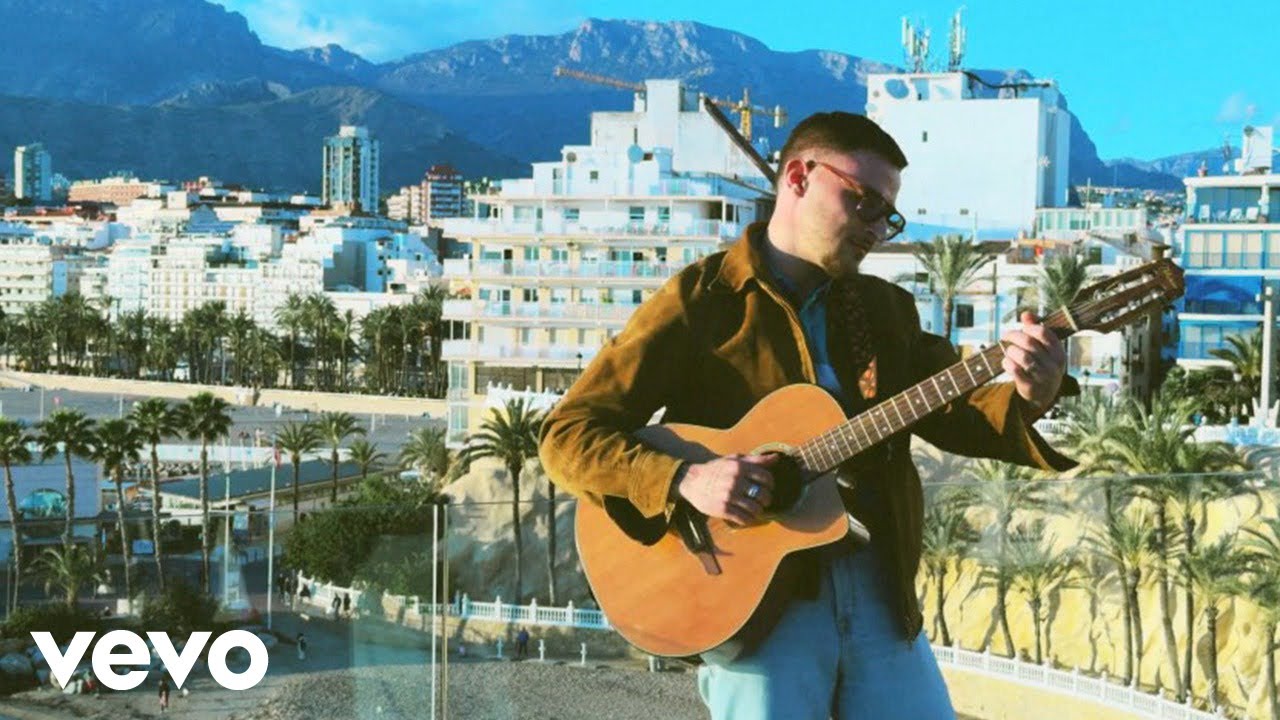 Lucas Curotto - Julio en Barcelona (Video Oficial) - YouTube