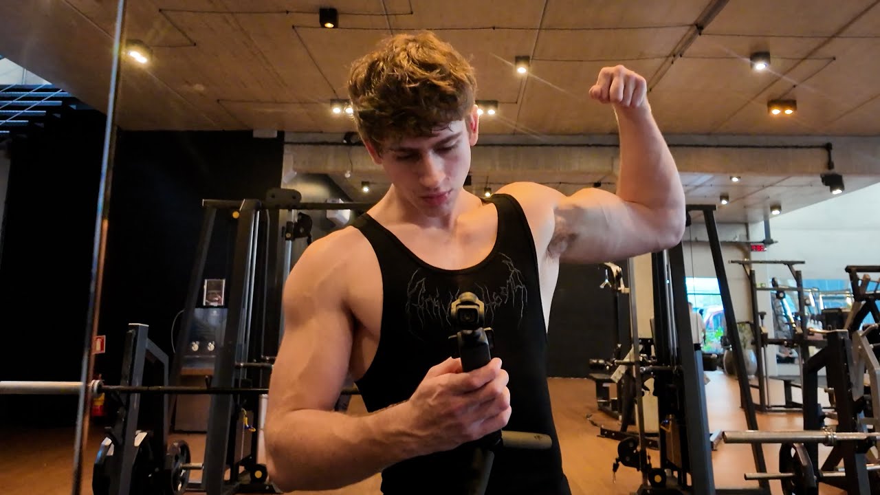 WTF IS HAPPENING WITH MY STRENGHT? (FULL UPPER WORKOUT) - YouTube