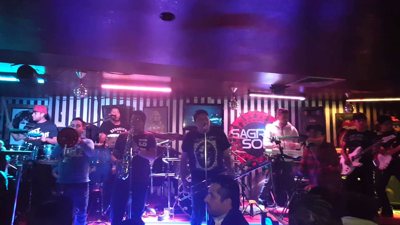Sagrev Sol - El esqueleto - La Greka Bar - YouTube