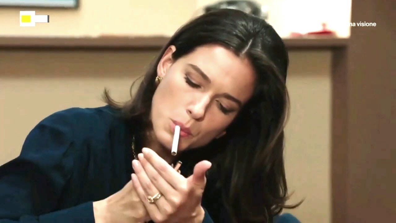 Chiara Baschetti smoking cigarette (short clip) 🚬 - YouTube