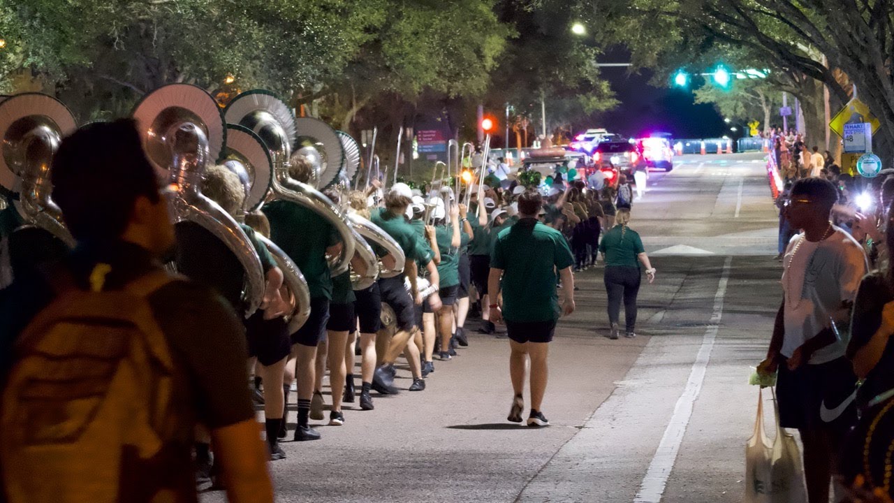 Homecoming Parade Day at USF Tampa (Fall 2024) - YouTube