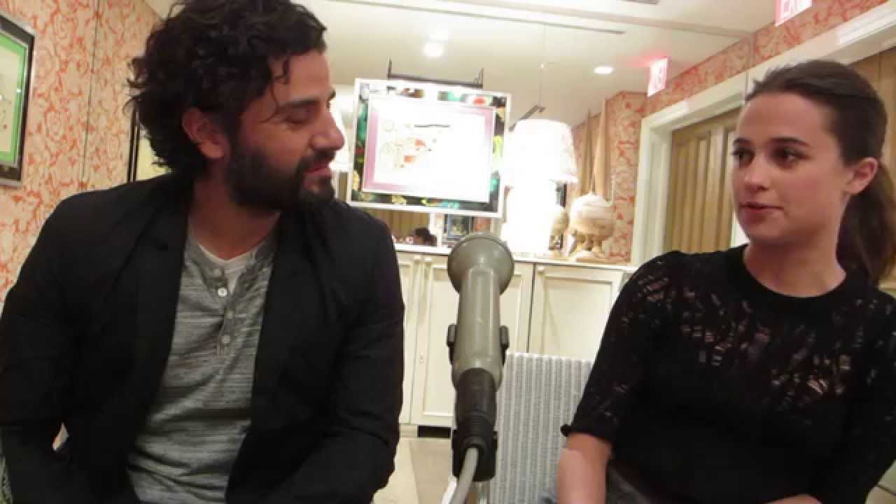 Ex Machina's Oscar Isaac and Alicia Vikander - YouTube