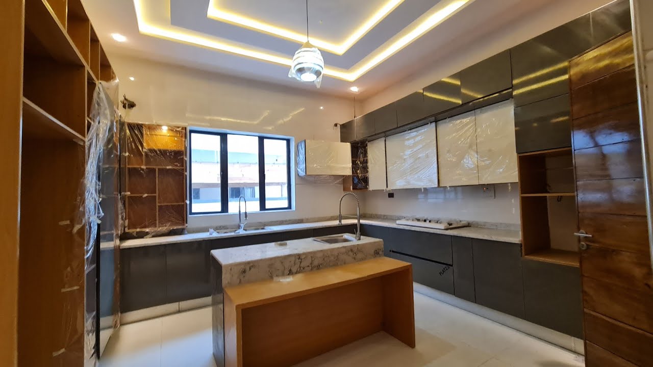 Pinnock Beach Estate - 6 Bedroom Mansion - Land size: 800sqmt (Price: ₦ ...