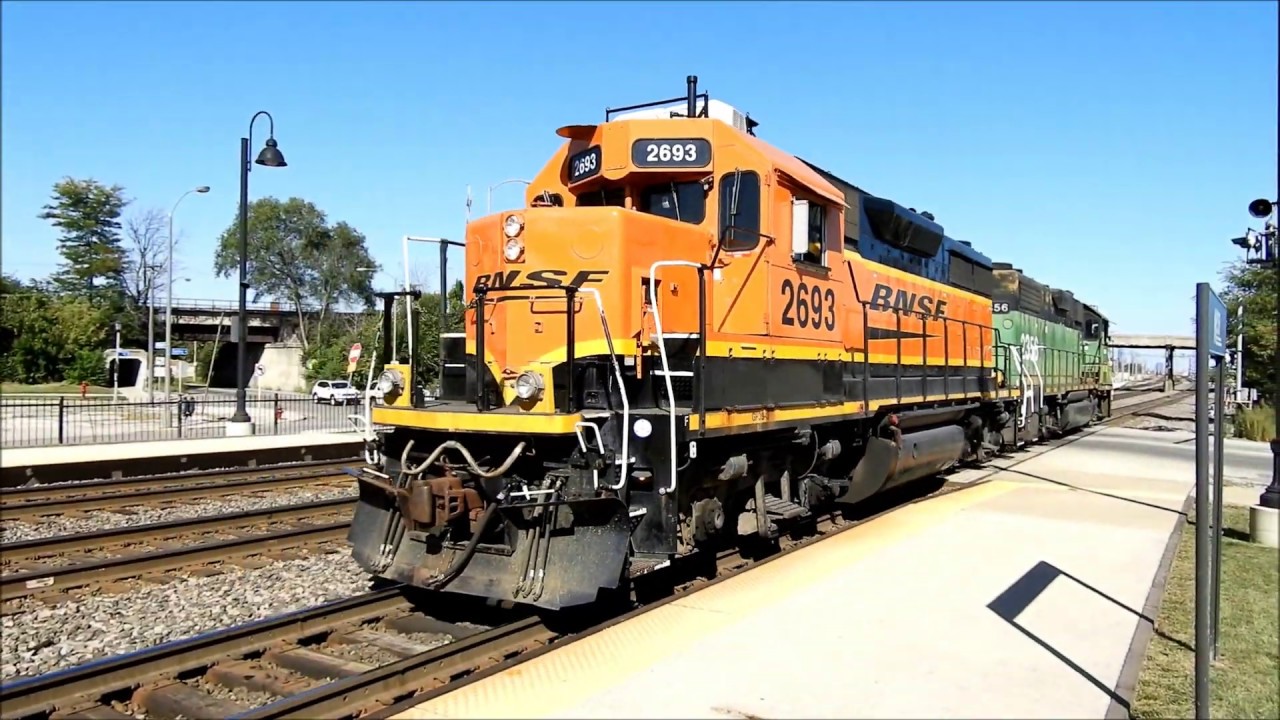 BNSF 2693 and BNSF 2356 lite power in Berwyn IL - YouTube