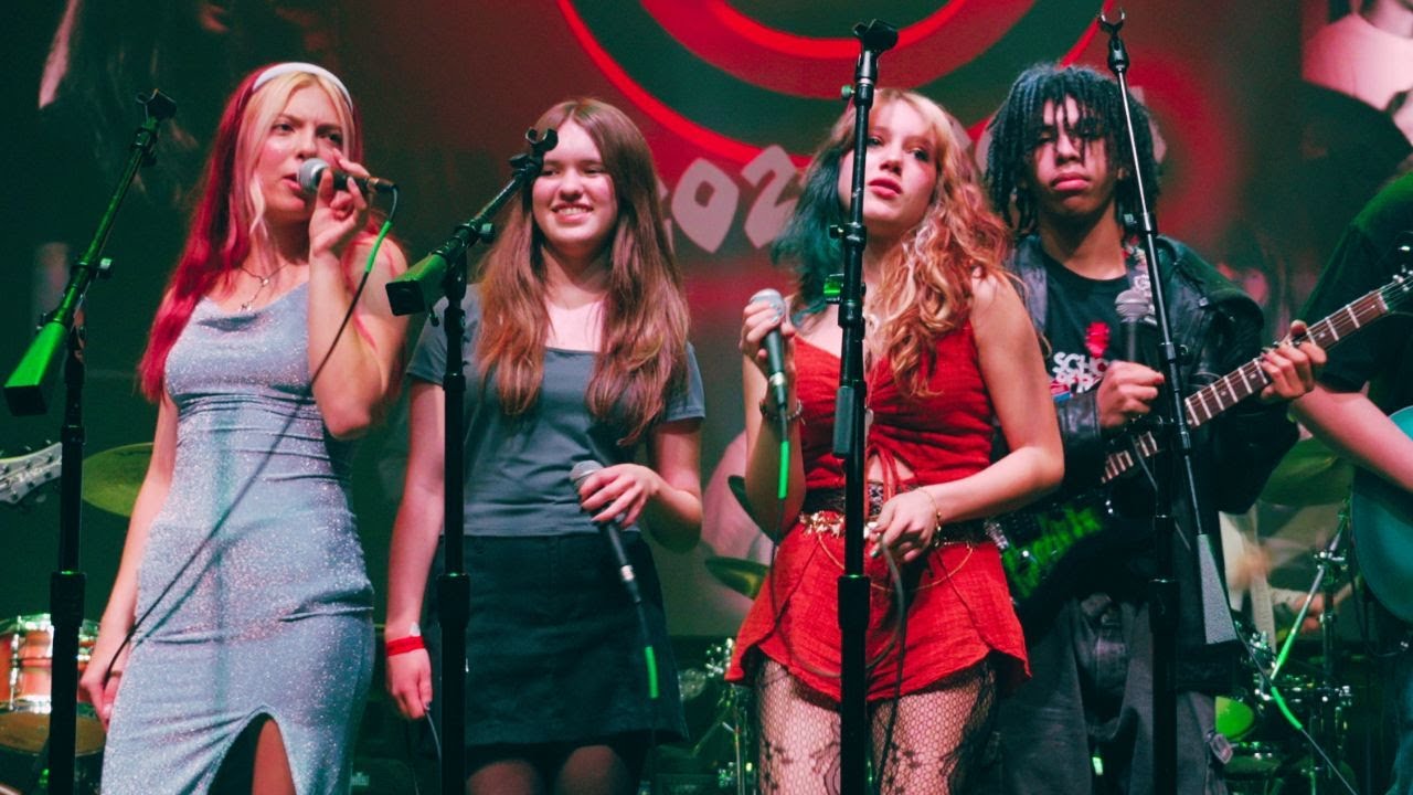 KORN - Kidnap the Sandy Klaws - SCHOOL OF ROCK - YouTube
