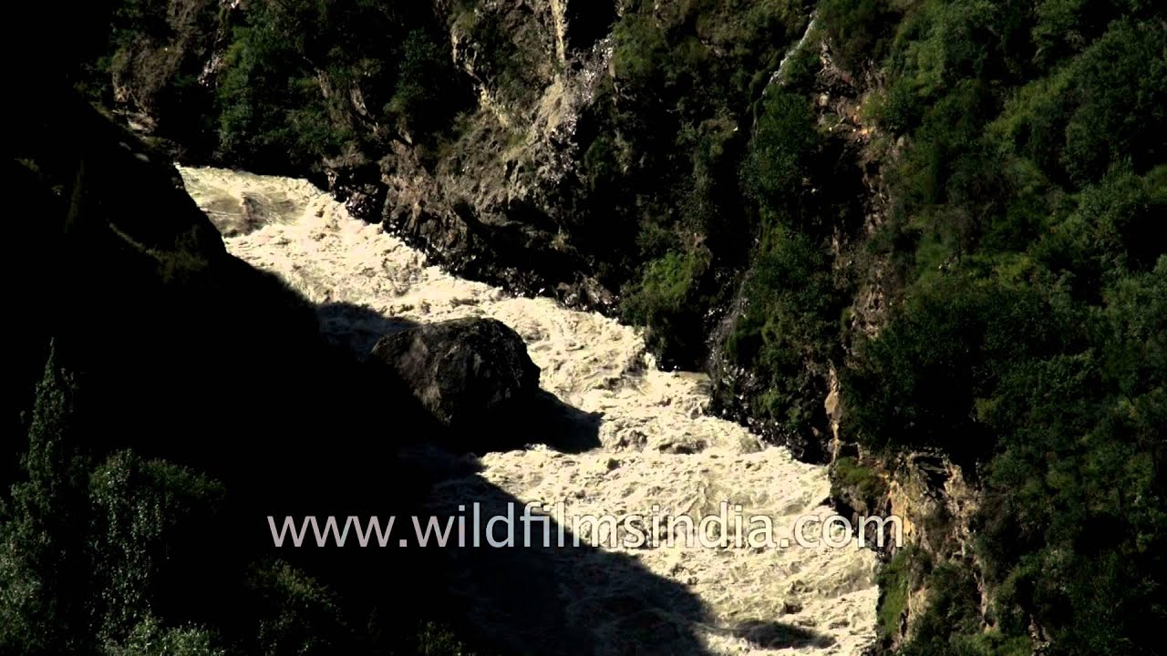 Bhaga river flows in Keylong, Himachal Pradesh - YouTube