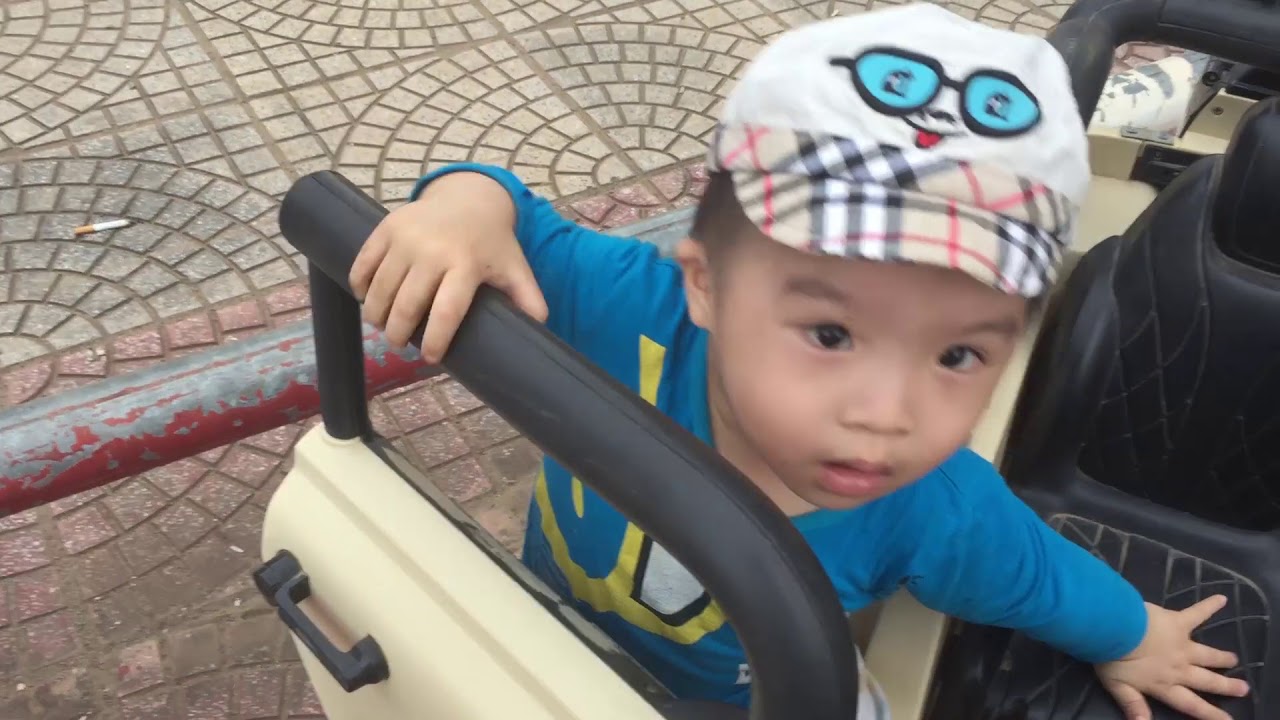 Subo and Subeo are driving a car - YouTube