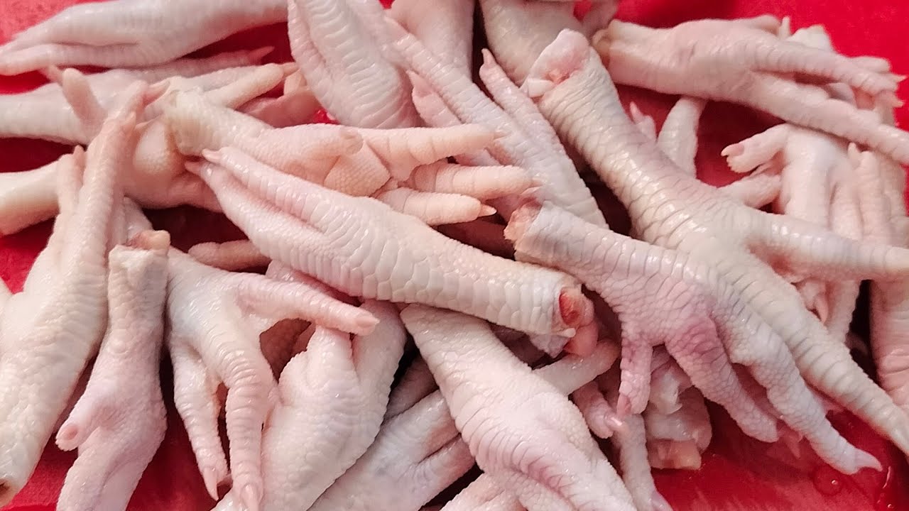 CLEANING CHICKEN FEET 🐓🐔 🌈 #chickenfeet #food #skills #satisfying - YouTube