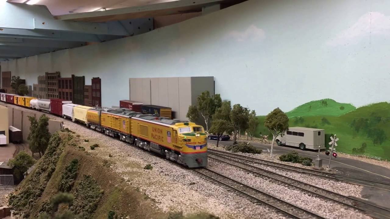 ScaleTrains.com HO Scale "Big Blow" Turbine Production Model - YouTube