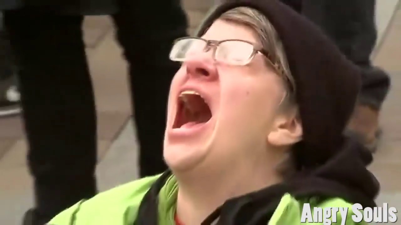 Screaming Trump Protester Lady (Yes vs No) - YouTube