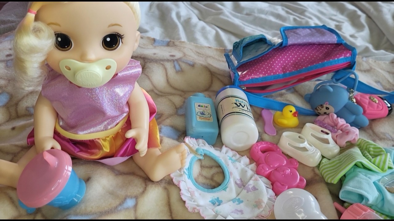 What to Pack in Your Baby Alive Diaper Bag - YouTube