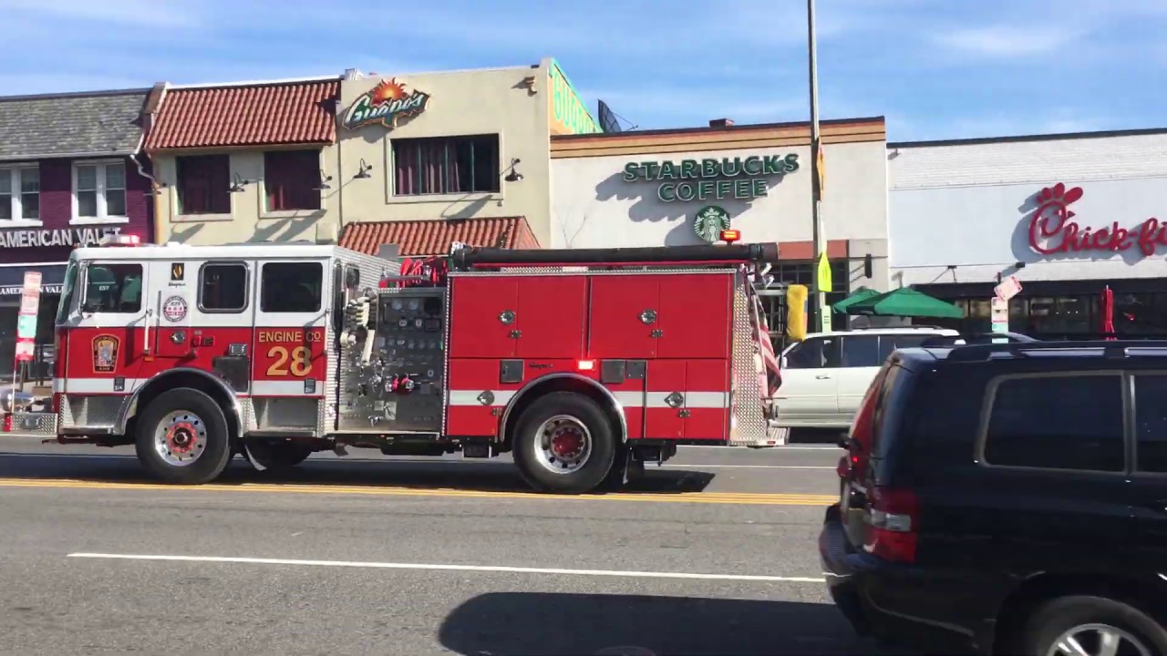 DCFD Engine 28 responding [2006 Seagrave] - YouTube