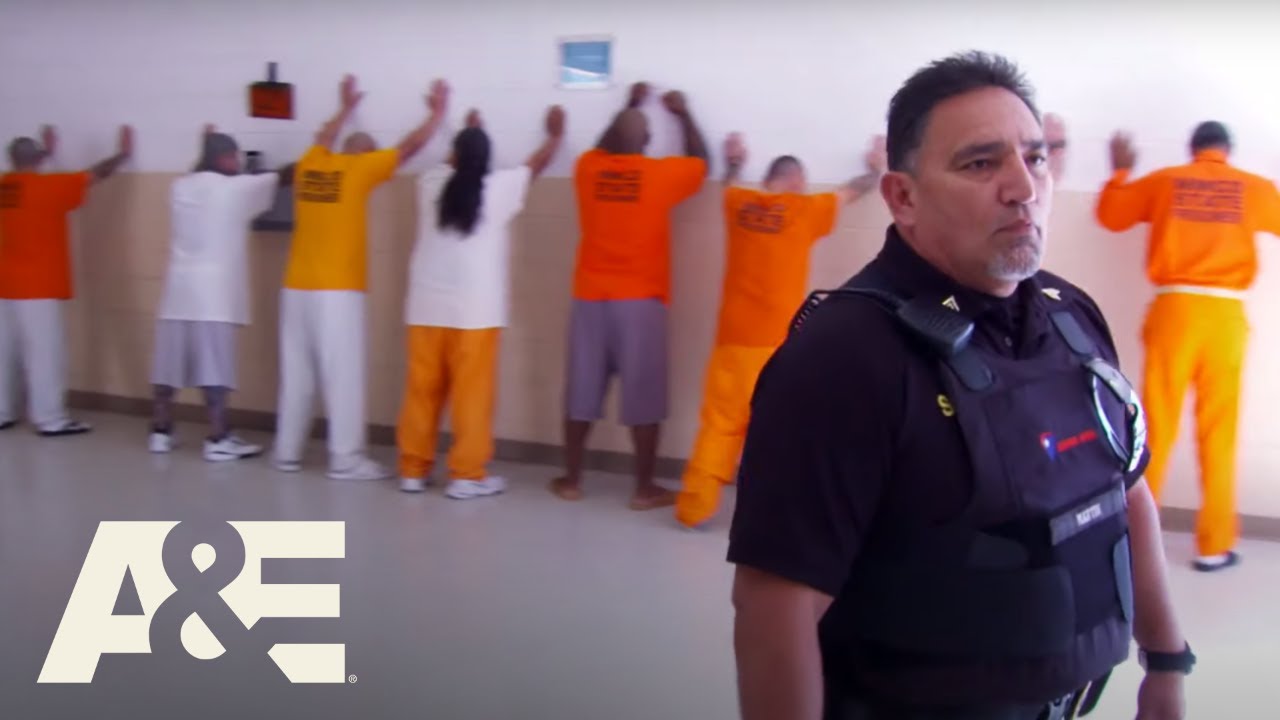 Behind Bars: Rookie Year: Meet the Gang Unit (Season 1) | A&E - YouTube
